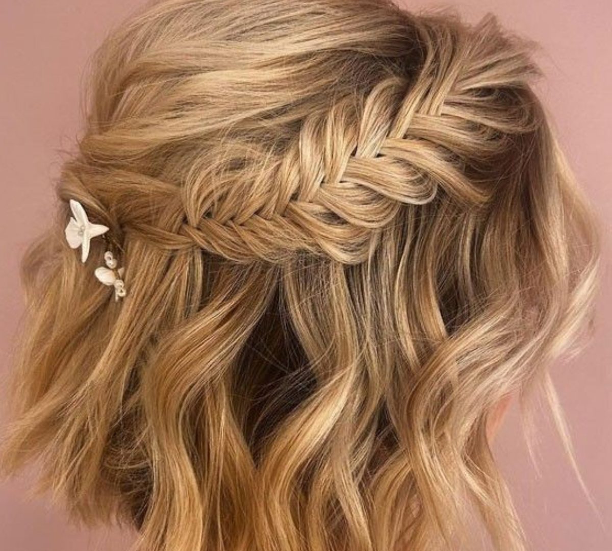 5 idee di pieghe mosse per capelli medi per Pasqua - Acconciature ...